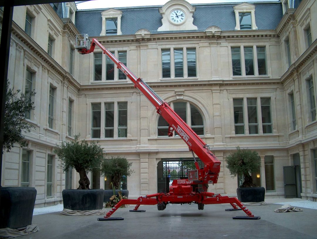 Spider Lift Tracked Access Machines | AM Access